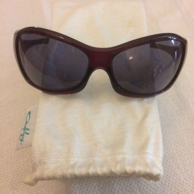 Oakley Grapevine, Women's Fashion, Watches & Accessories, Sunglasses ...