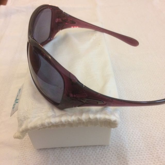 Oakley Grapevine, Women's Fashion, Watches & Accessories, Sunglasses ...