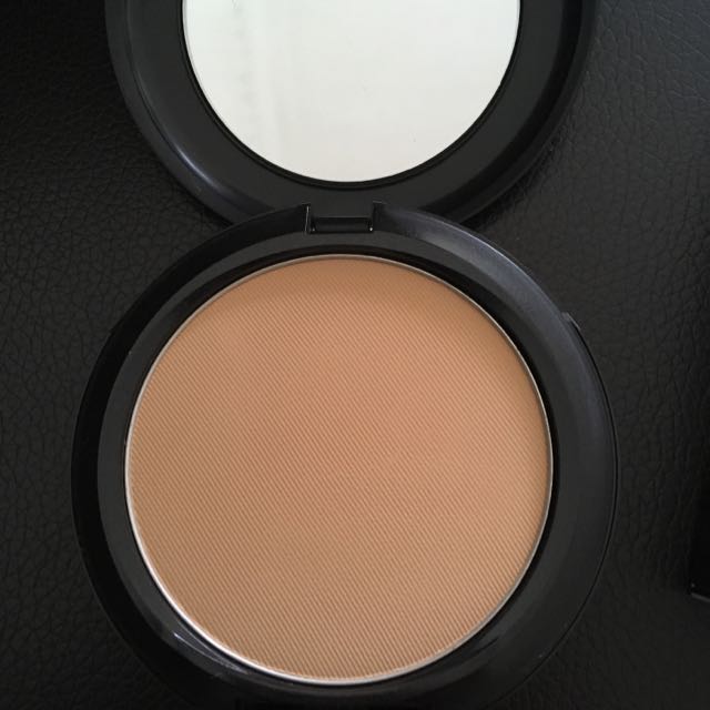 MAC Studio Fix Powder NC40, Beauty & Personal Care, Face, Makeup on ...