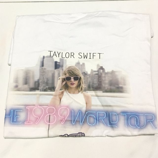 Taylor Swift t-shirt, Women's Fashion, Tops, Shirts on Carousell