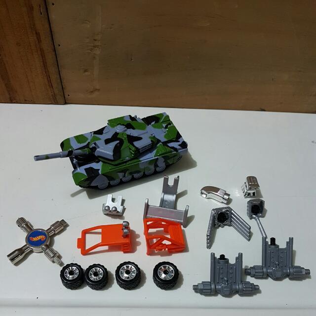 2-in-1 Hot Wheels Mechanix Dune Buggy / Tank, Hobbies & Toys, Toys ...