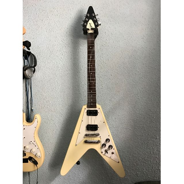 Epiphone Flying V, Hobbies & Toys, Music & Media, Musical Instruments ...