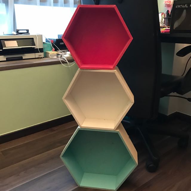 Wall/table TOP Design Display Set, Furniture & Home Living, Home Decor ...