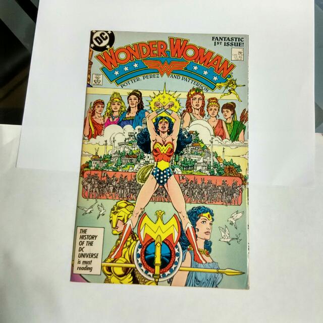 Wonder Woman 1st Issue, Hobbies & Toys, Books & Magazines, Comics ...