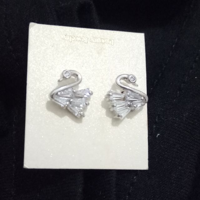 swan ear ring, Women's Fashion, Watches & Accessories, Other ...