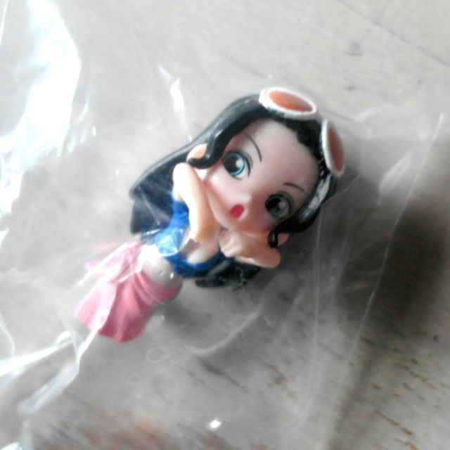 One Piece - Migiwa no Nouryokusha Vol.3 Ochatomo - Nico Robin, Hobbies & Toys, Memorabilia ...