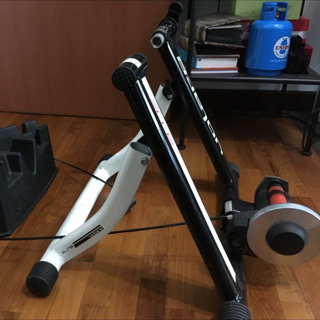 Volare elite trainer With Cyclops Riser, Sports Equipment, Bicycles ...