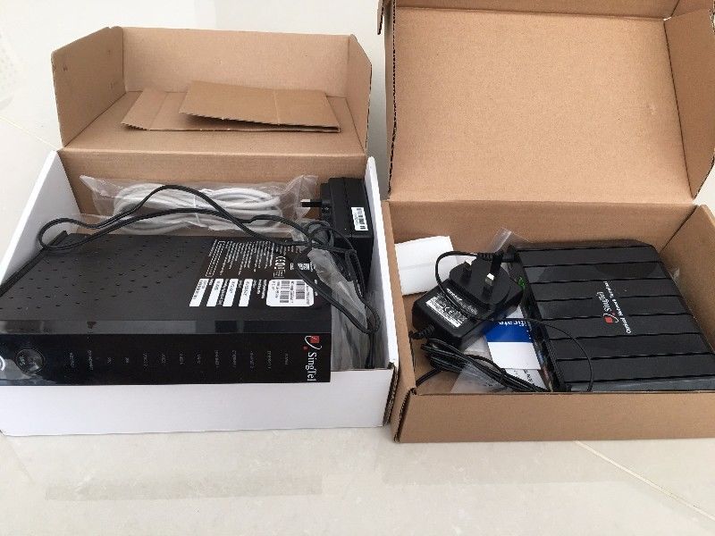 Aztech Dual Band Router And Singtel Fibre ONT (Optical Network Terminal ...