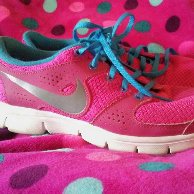 Nike Size 8.5, Women's Fashion on Carousell