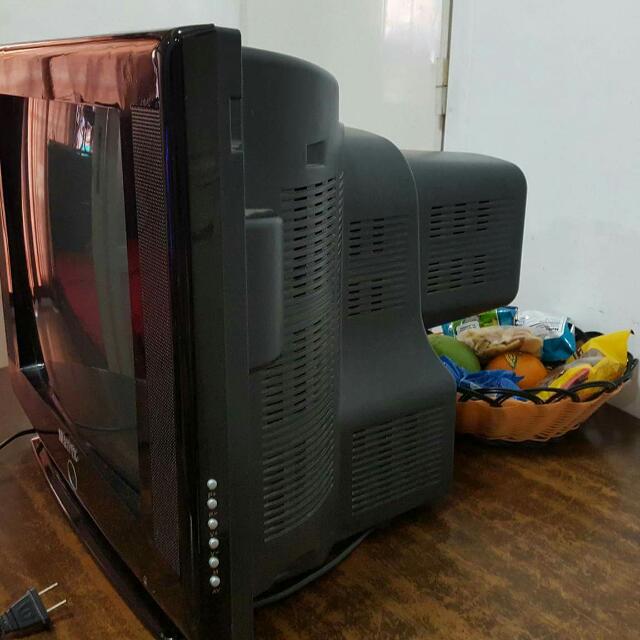 19" CRT TV perfect for small rooms, studio units or small shops. All ...