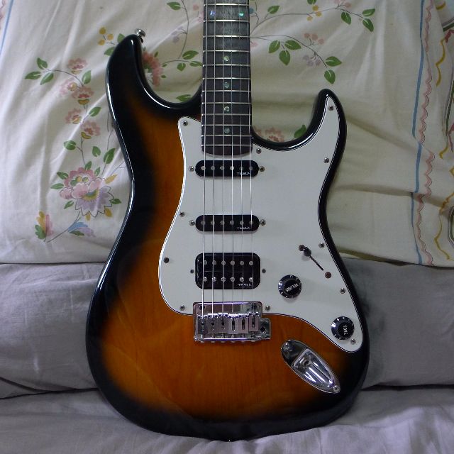 SWING STANDARD SERIES STRATOCASTER (2 TONE SUNBURST), Hobbies & Toys ...