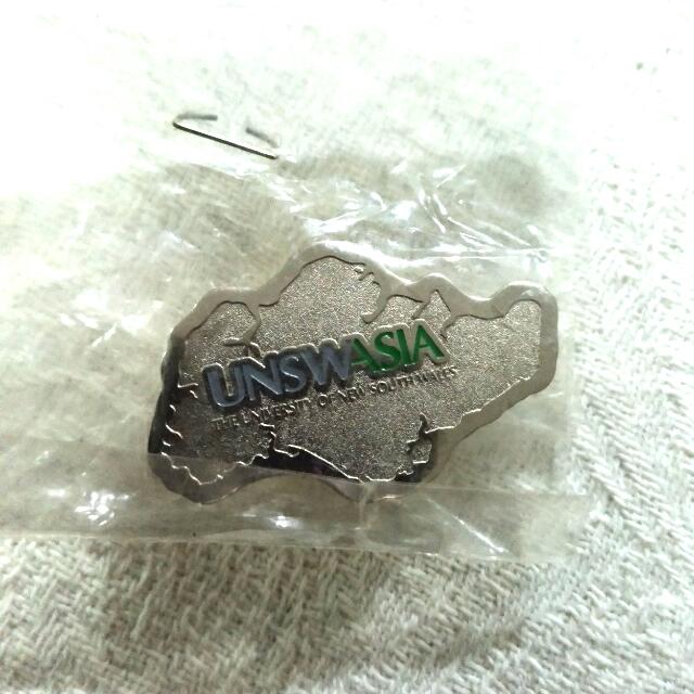 LIMITED EDITION - UNSW Singapore Badge, Hobbies & Toys, Memorabilia ...