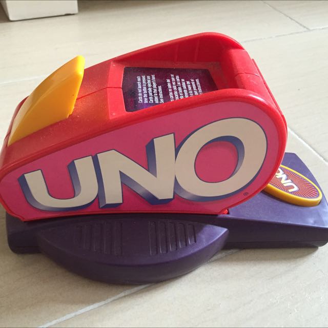 UNO 自動洗牌機連UNO, 興趣及遊戲, 玩具 & 遊戲類 - Carousell