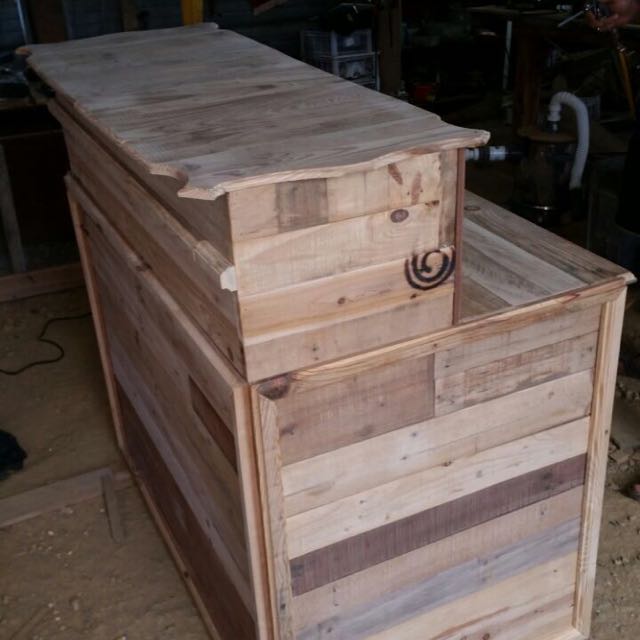 Pallet Counter, Furniture & Home Living, Furniture, Chairs on Carousell