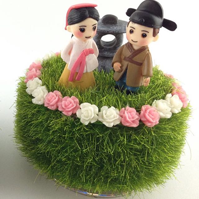 Korean Couple music box, Hobbies & Toys, Occasions & Party Supplies on ...