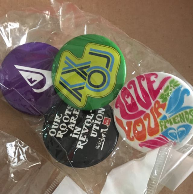 ROXY Button badges, Women's Fashion, Jewelry & Organisers, Body Jewelry ...
