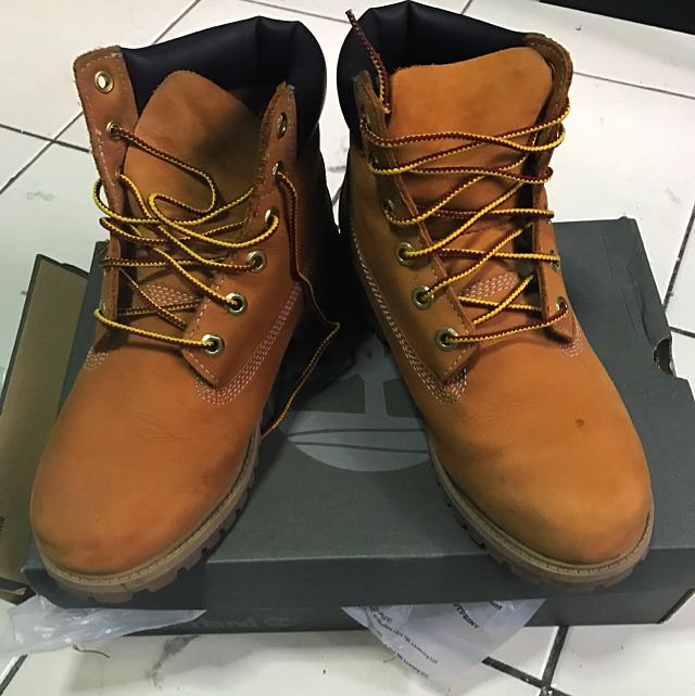 TIMBERLAND w/ box and accessories, Women's Fashion, Footwear, Flipflops ...