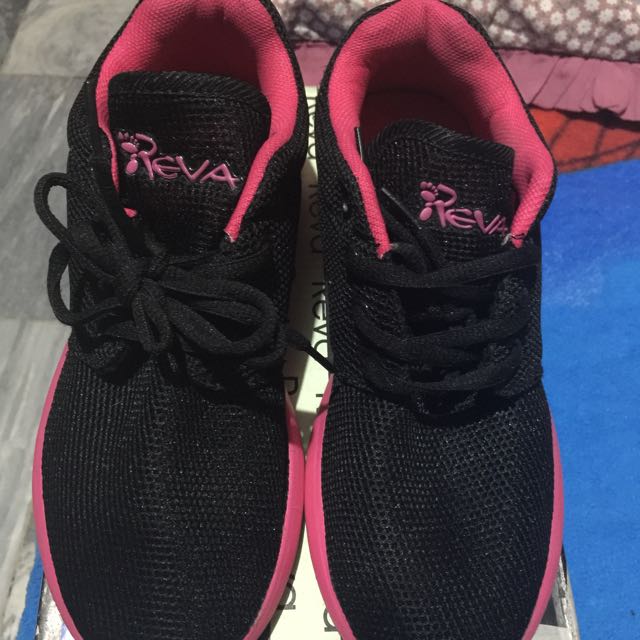 Reva Rubber Shoes, Women's Fashion, Footwear, Sneakers on Carousell