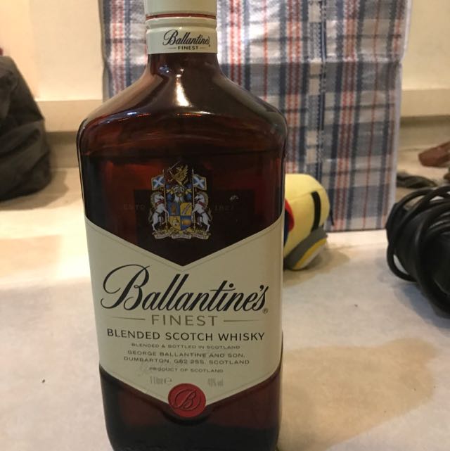 Ballantines Finest Blended Scotch Whiskey, Hobbies & Toys, Memorabilia & Collectibles, Vintage ...