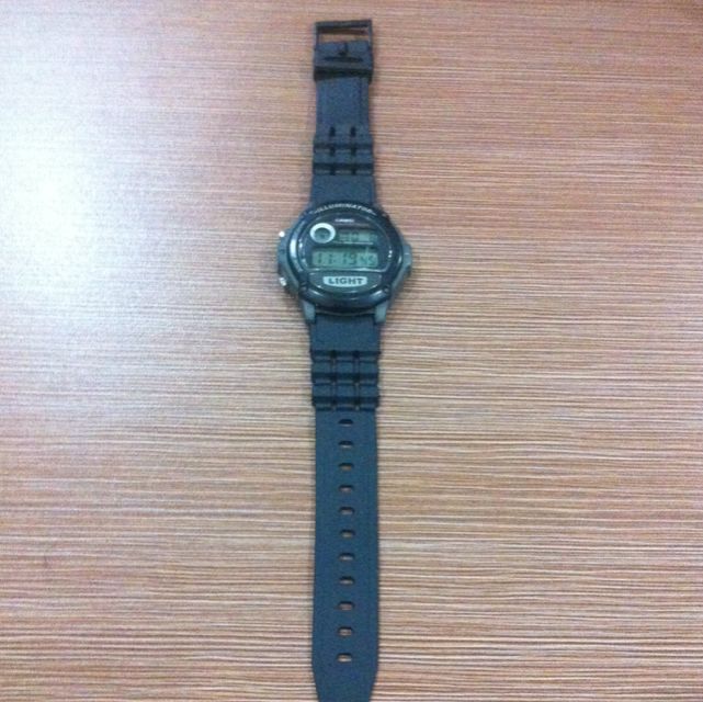 Casio Illuminator, Fesyen Pria di Carousell