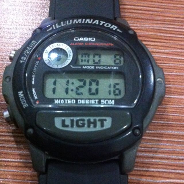 Casio Illuminator, Fesyen Pria di Carousell