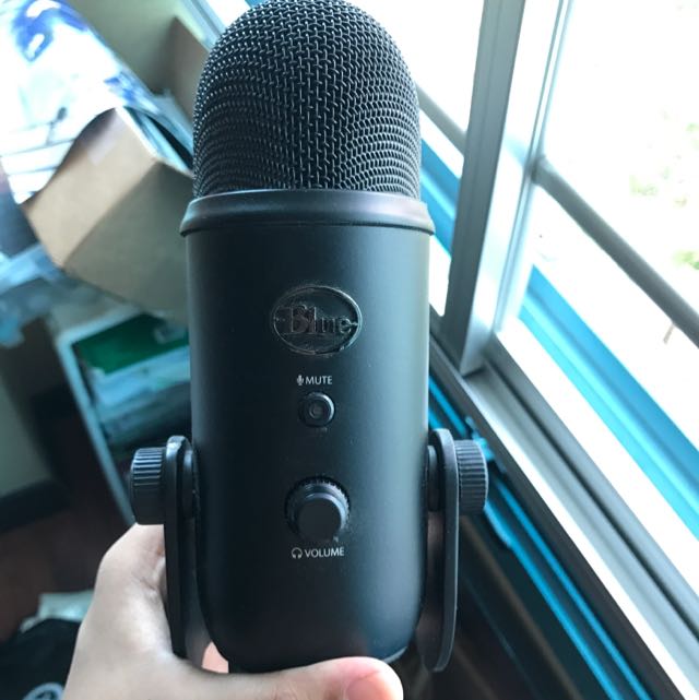 Blue Yeti Limited Edition "Blackout" professional microphone, Audio ...