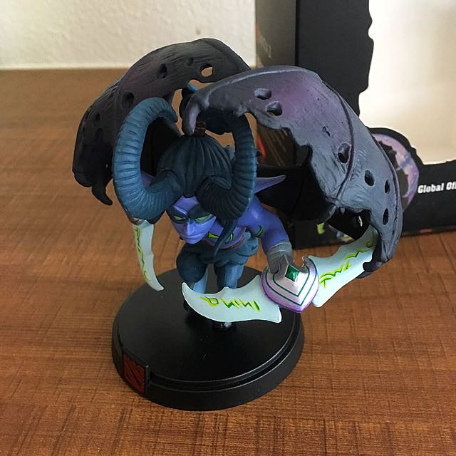 Dota 2 Figurine - Terrorblade, Toys & Games, Bricks & Figurines on ...