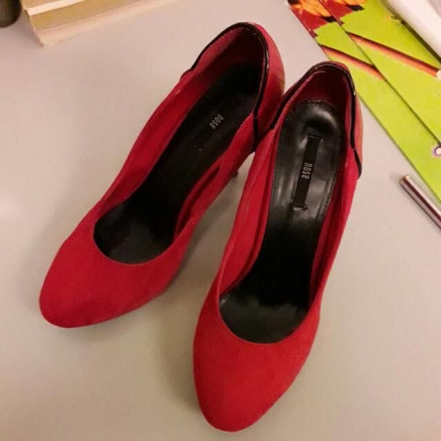 Nose shoe, Women's Fashion, Footwear, Flats on Carousell