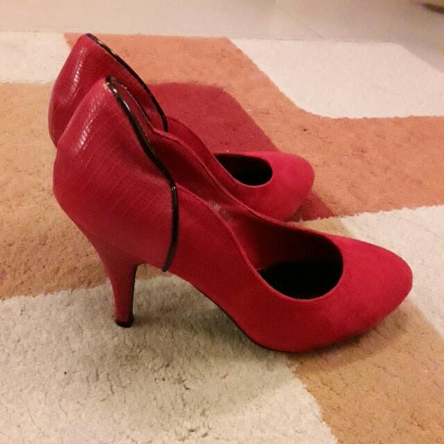 Nose shoe, Women's Fashion, Footwear, Flats on Carousell