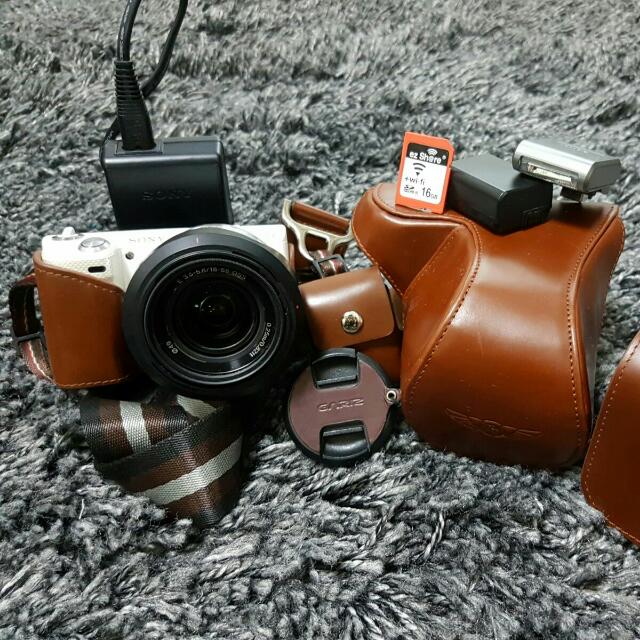 Sony nex 5n 白色連18-55單鏡,閃光燈,雙電,16G WIFI過相SD CARD, 攝影器材, 相機 - Carousell