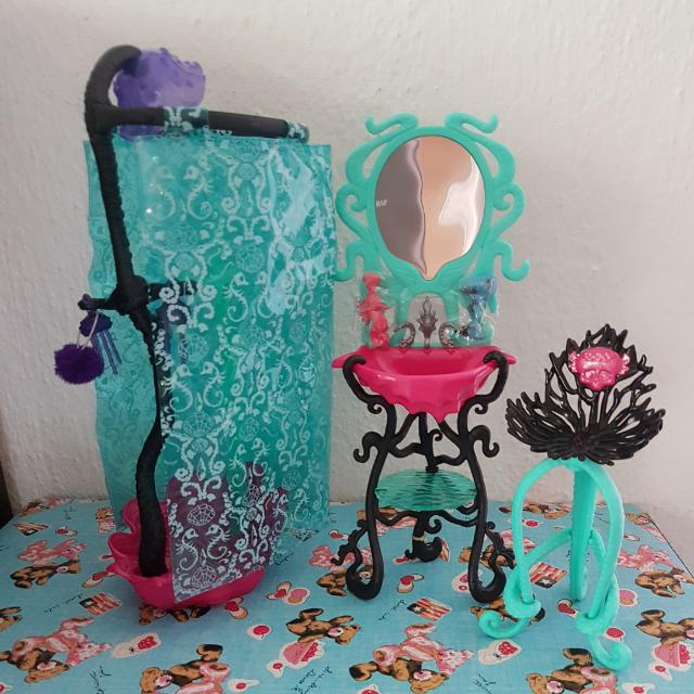 Monster High Bathroom Playset, Hobbies & Toys, Toys & Games on Carousell