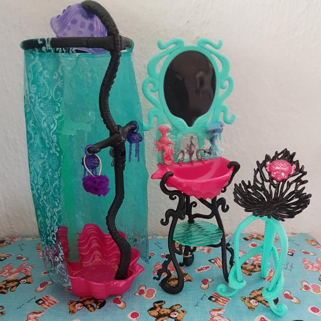 Monster High Bathroom Playset, Hobbies & Toys, Toys & Games on Carousell