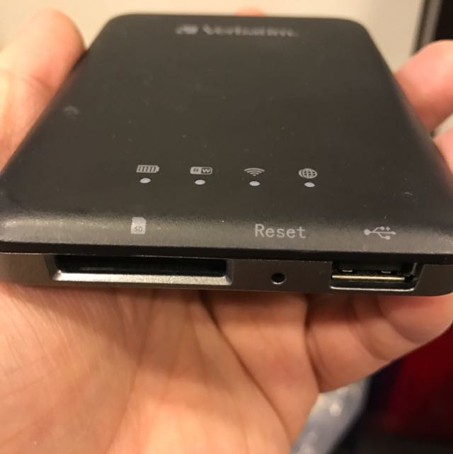 Verbatim MediaShare Wireless Streaming Device for Tablets and ...