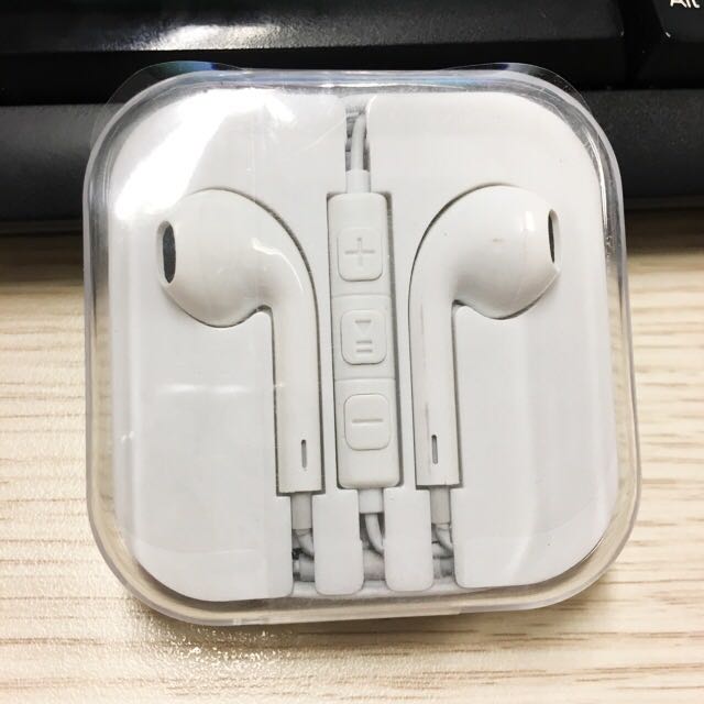 Apple EarPods, Mobile Phones & Gadgets, Mobile & Gadget Accessories ...
