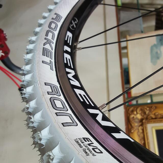 Schwalbe Rocket Ron (white), Sports Equipment, Bicycles & Parts, Bicycles on Carousell