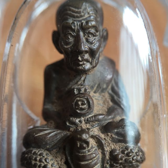 Thai Amulet - Lp Thuad - Archan Daeng - Wat Rai - Thai Amulets, Hobbies ...