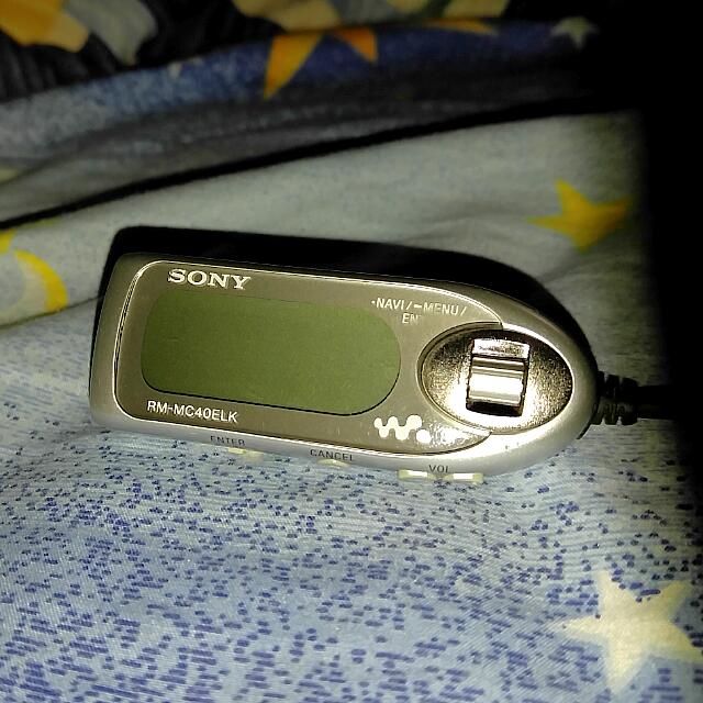 Sony MD Walkman remote (RM-MC40ELK), 音響器材, 可攜式音響設備 - Carousell