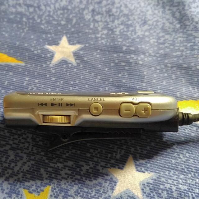 Sony MD Walkman remote (RM-MC40ELK), 音響器材, 可攜式音響設備 - Carousell