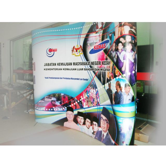 Backdrop Pop-Up Curve Panel 3X3, Furniture & Home Living, Furniture ...