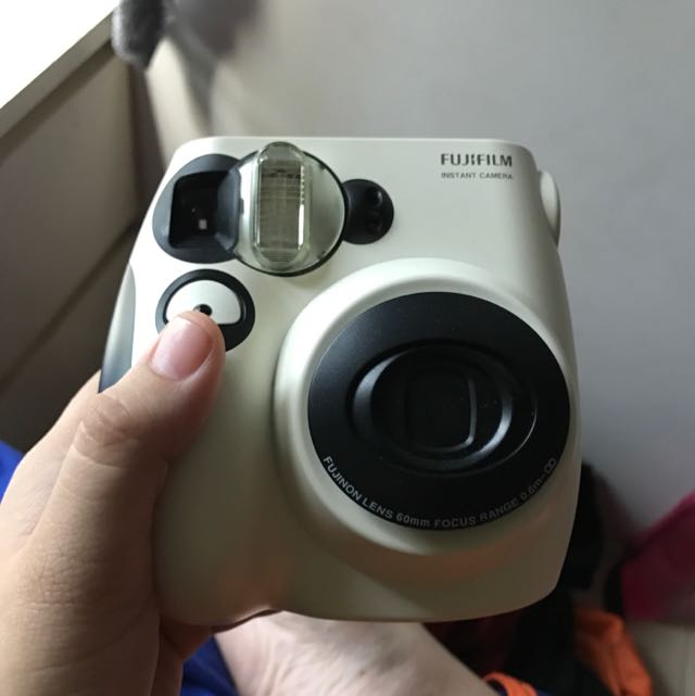 (Reserved) FUJIFLIM Instant Camera, Photography, Cameras on Carousell