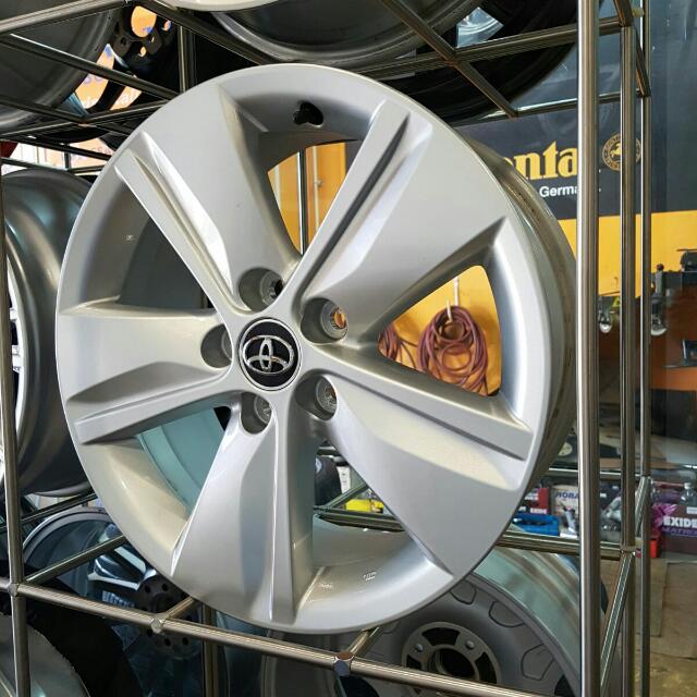 17 INCH TOYOTA OEM RIMS, Car Accessories, Tyres & Rims on Carousell