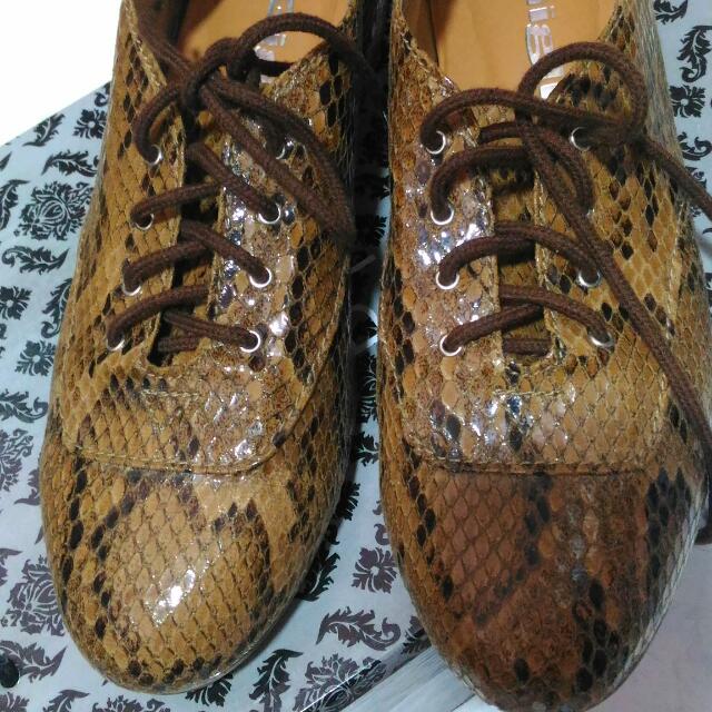 REPRICED!!! Gibi Snake Design Shoes, Women's Fashion, Footwear ...