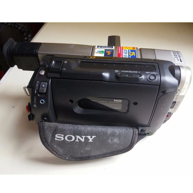 Sony Handycam CCD-TRV66 - camcorder - Hi8, Video8, Photography, Video ...