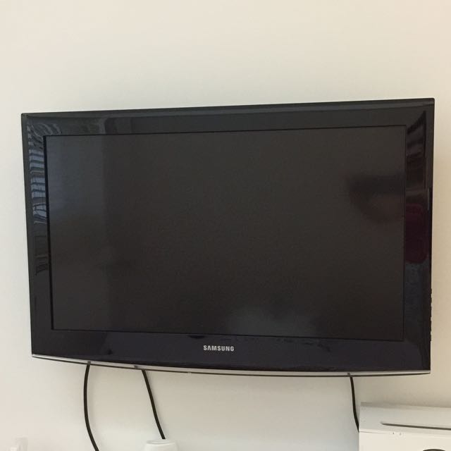 Samsung LCD 32", Computers & Tech, Parts & Accessories, Monitor Screens ...