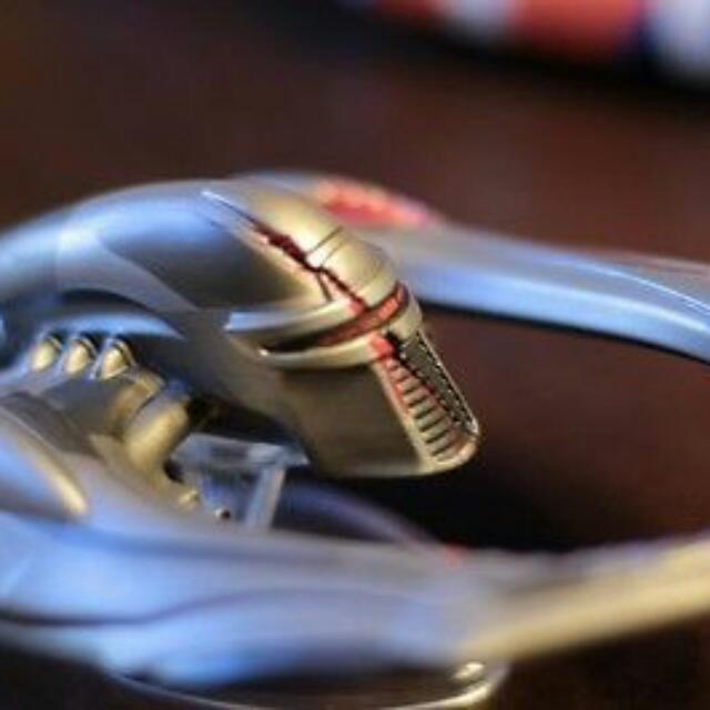 EXCLUSIVE Battlestar Galactica "Scar" Cylon Raider Vinyl Replica ...