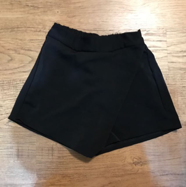 Black Skort, Women's Fashion, Bottoms, Other Bottoms on Carousell