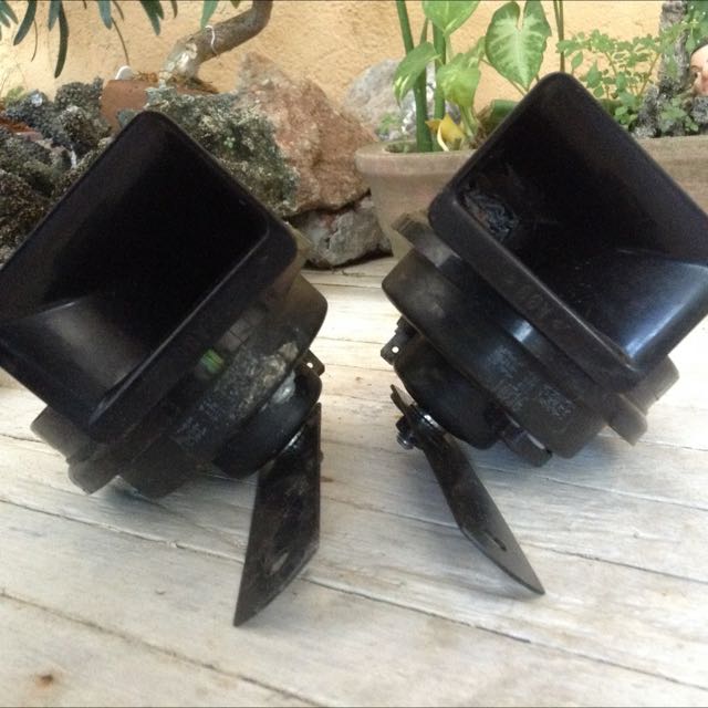 BOSCH - Vehicle Horn (busina), Car Parts & Accessories on Carousell