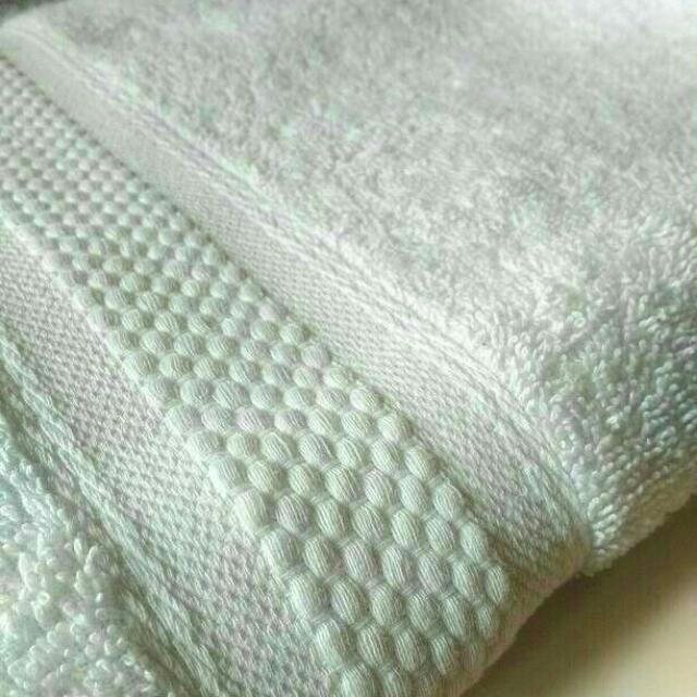 Handuk Mutia Jumbo Putih Polos, Perabotan Rumah di Carousell