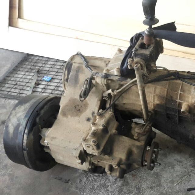 land rover defender gearbox 300 tdi auto, Auto Accessories on Carousell
