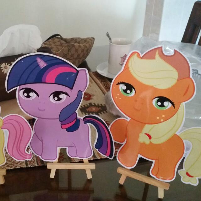 MLP My Little Pony picture stand, Hobbies & Toys, Books & Magazines ...